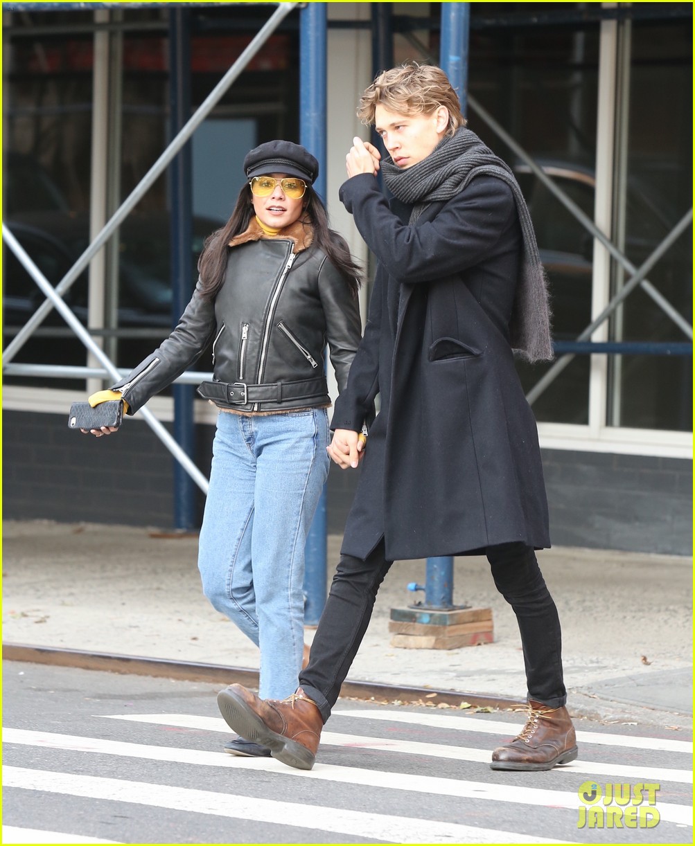 Vanessa Hudgens & Austin Butler Hold Hands During Afternoon Date: Photo ...