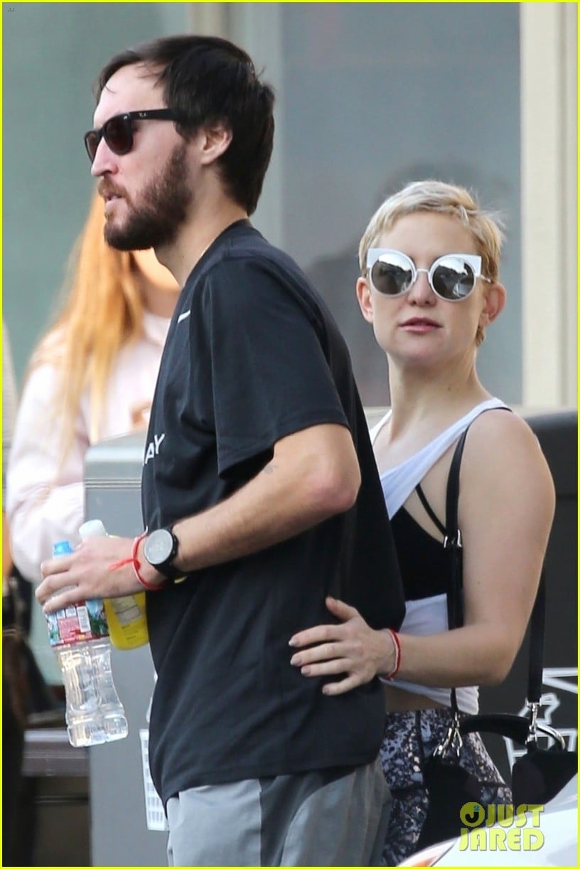 Kate Hudson Debuts New Blonde Hair, Shares Kiss with Boyfriend Danny Fujikawa: Photo 4002281 ...