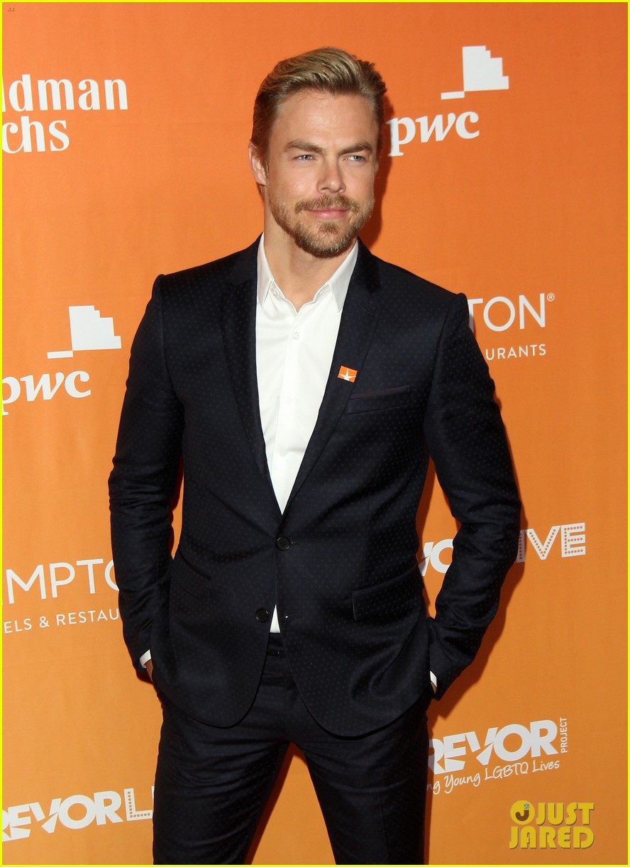 Aaron Taylor-Johnson, Tatiana Maslany, Julianne Hough & More Step Out ...