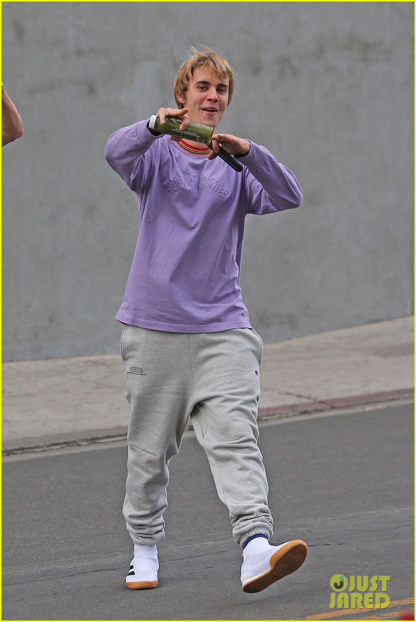 Justin Bieber Gets Goofy While Grabbing Lunch With His Church's ...