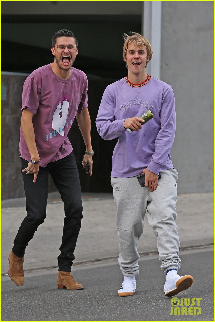 Justin Bieber Gets Goofy While Grabbing Lunch With His Church's ...
