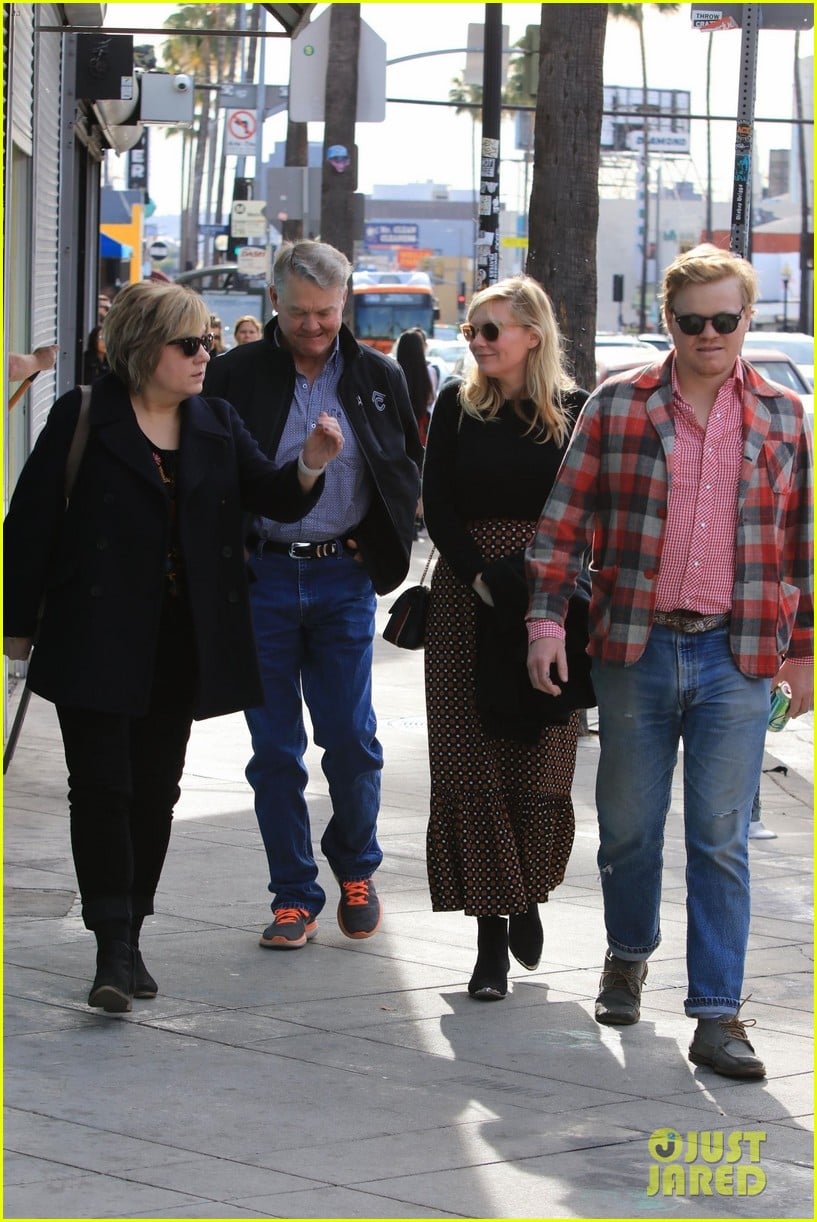 Kirsten Dunst & Fiancé Jesse Plemons Have a Family Holiday Luncheon ...