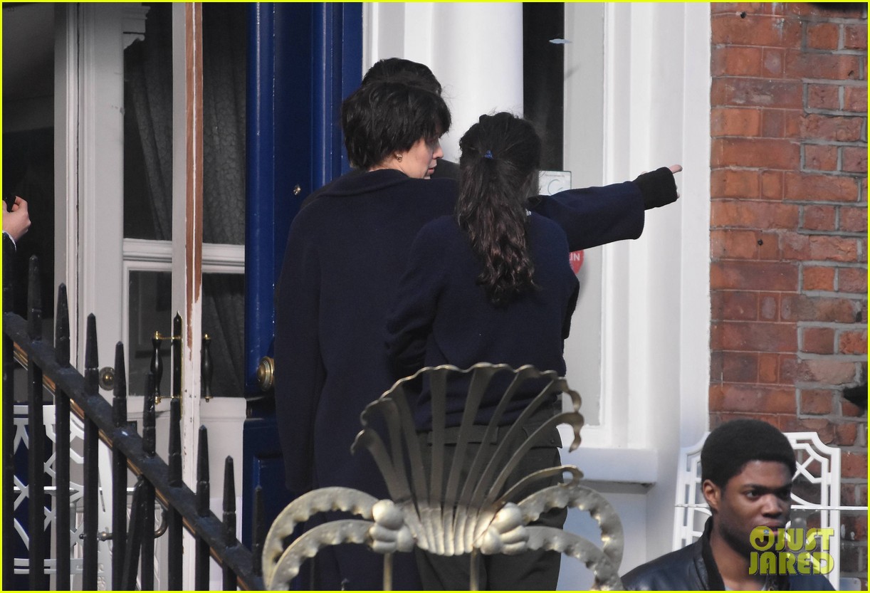 Blake Lively Looks So Different in Short, Dark Haired Wig on Set ...