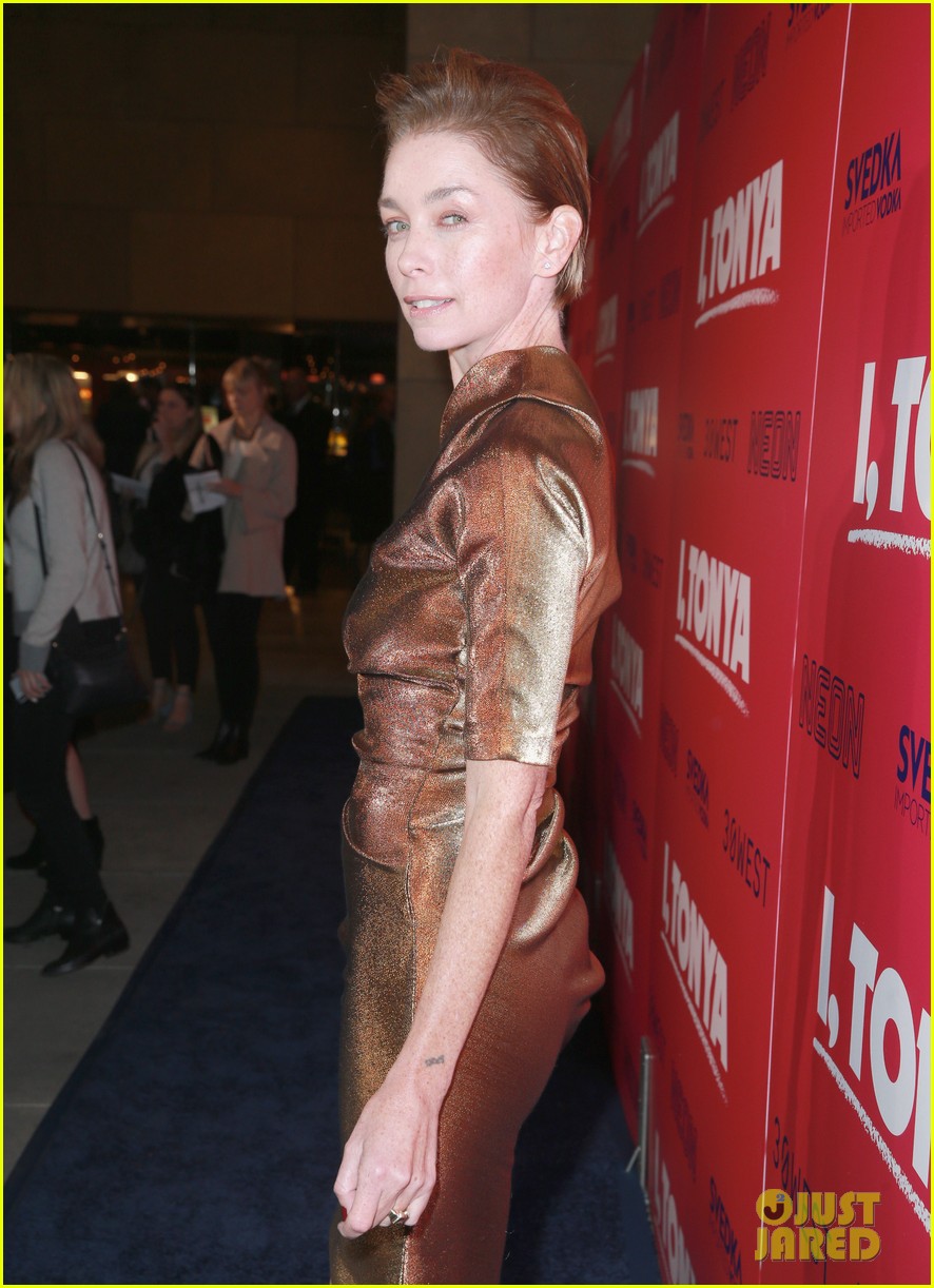 Margot Robbie Joins the Real Tonya Harding at 'I, Tonya' L.A. Premiere ...