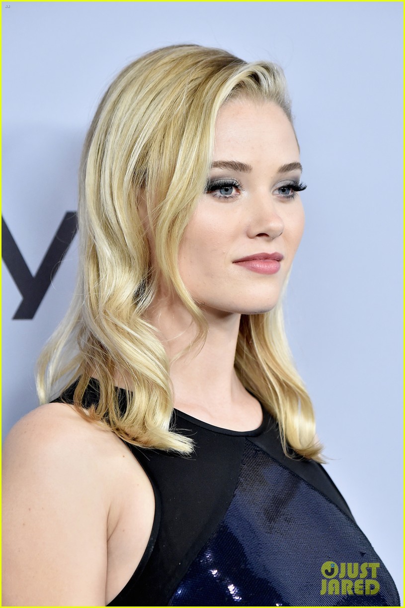 Ava Phillippe Celebrates at Golden Globes Party with BFF Rowan ...