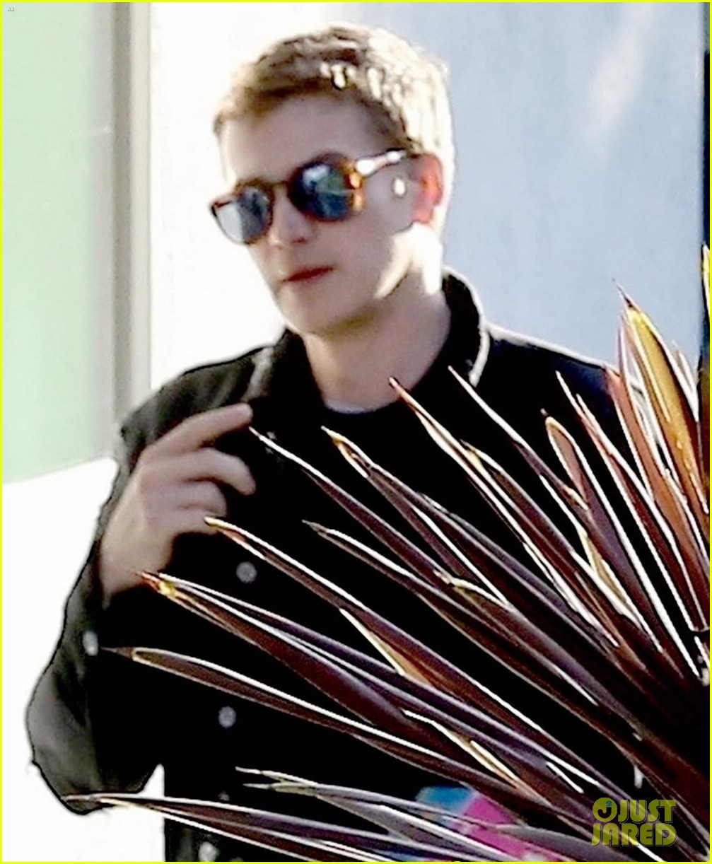 Hayden Christensen Goes for Solo Errand Run in Studio City: Photo ...