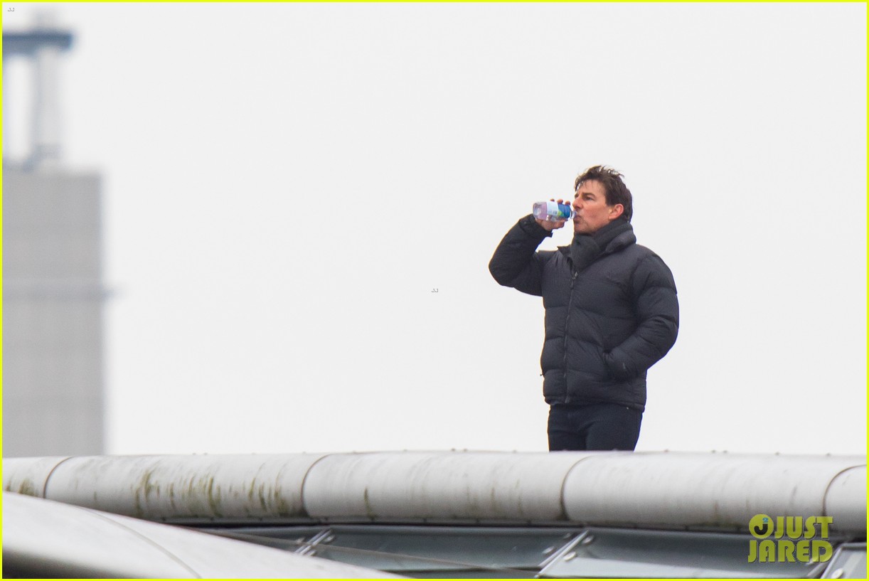 Tom Cruise Films 'Mission Impossible 6' High in the Sky in London ...
