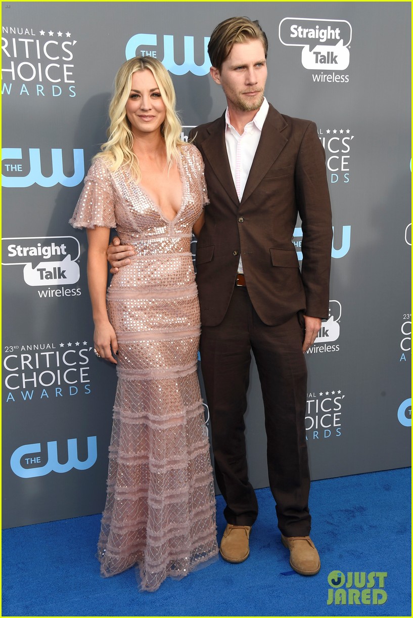 Kaley Cuoco Stuns in Sequins at Critics' Choice Awards 2018: Photo ...