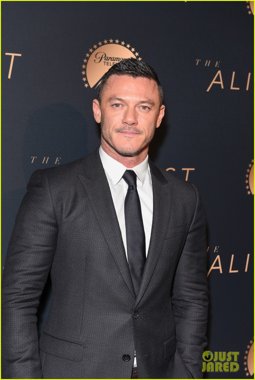 Luke Evans, Dakota Fanning, & Daniel Bruhl Premiere 'The Alienist' in ...