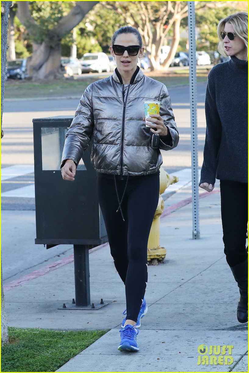 Jennifer Garner Totally Regrets Eating a Pepper From Her Garden - Watch ...