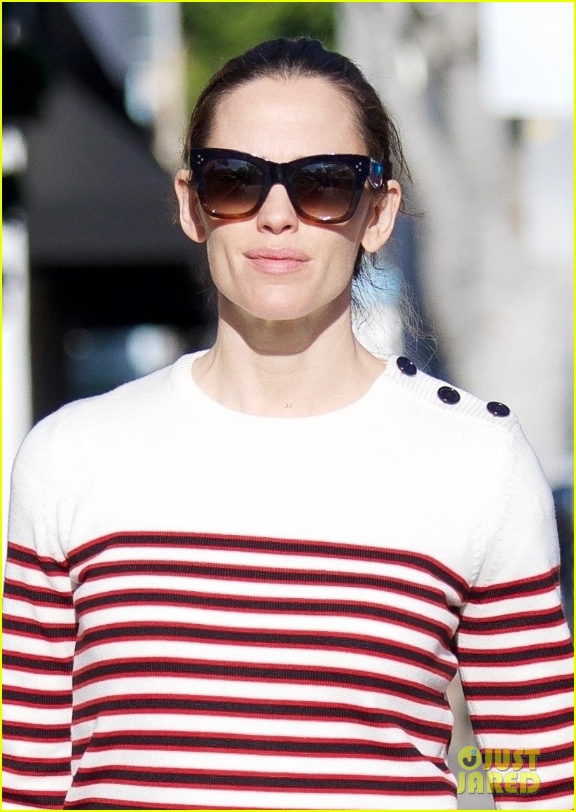 Jennifer Garner Totally Regrets Eating a Pepper From Her Garden - Watch ...