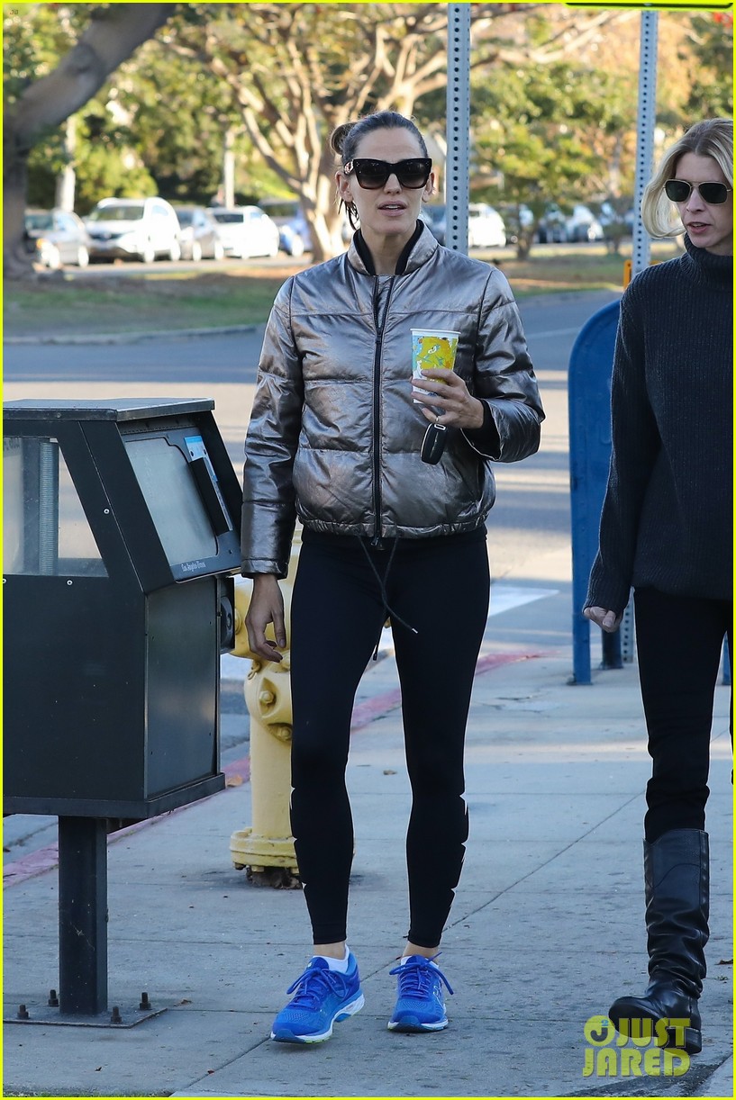 Jennifer Garner Totally Regrets Eating a Pepper From Her Garden - Watch ...