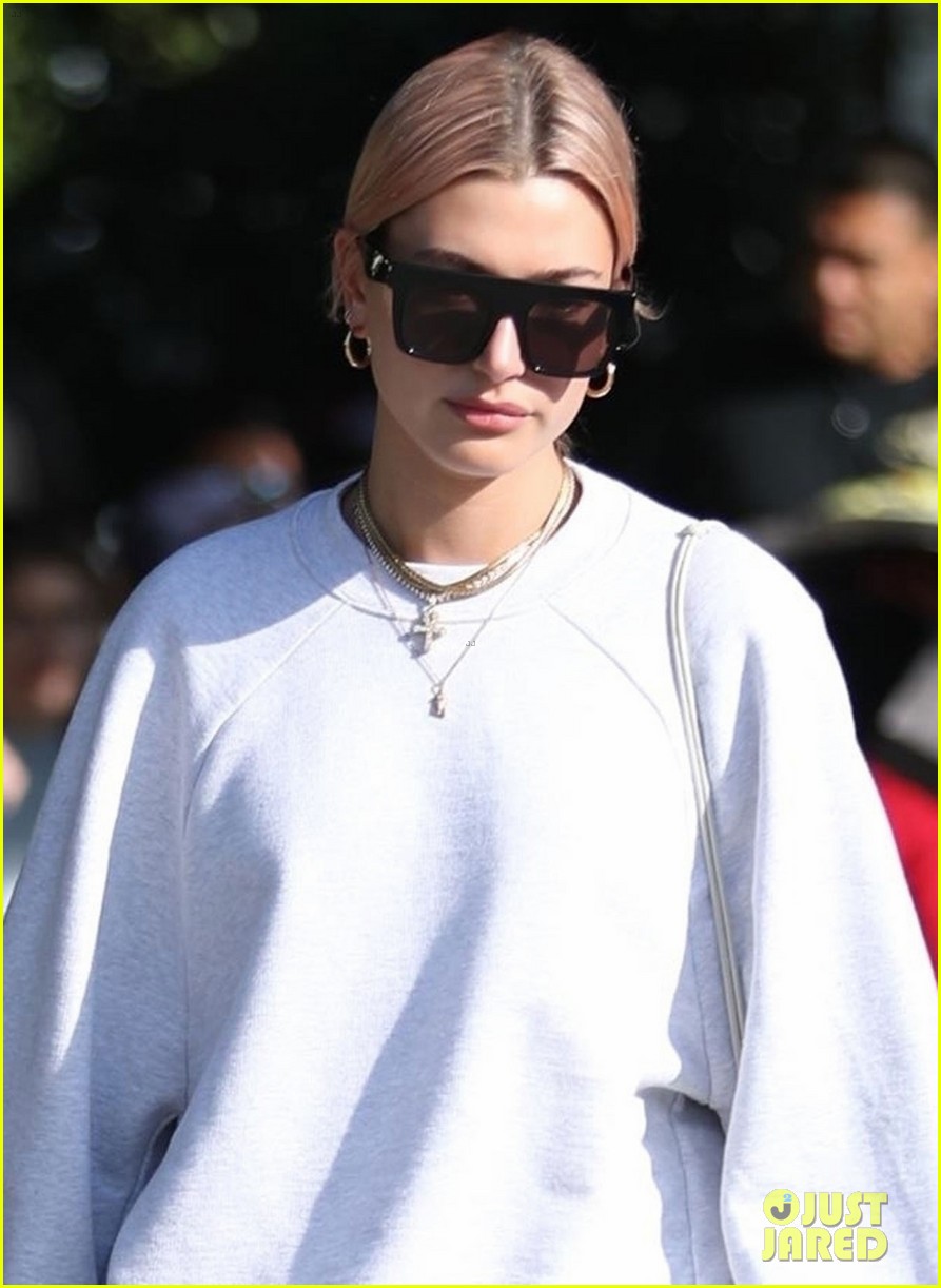 Hailey Baldwin Is Getting Ready For 'Drop The Mic' Season 2: Photo ...