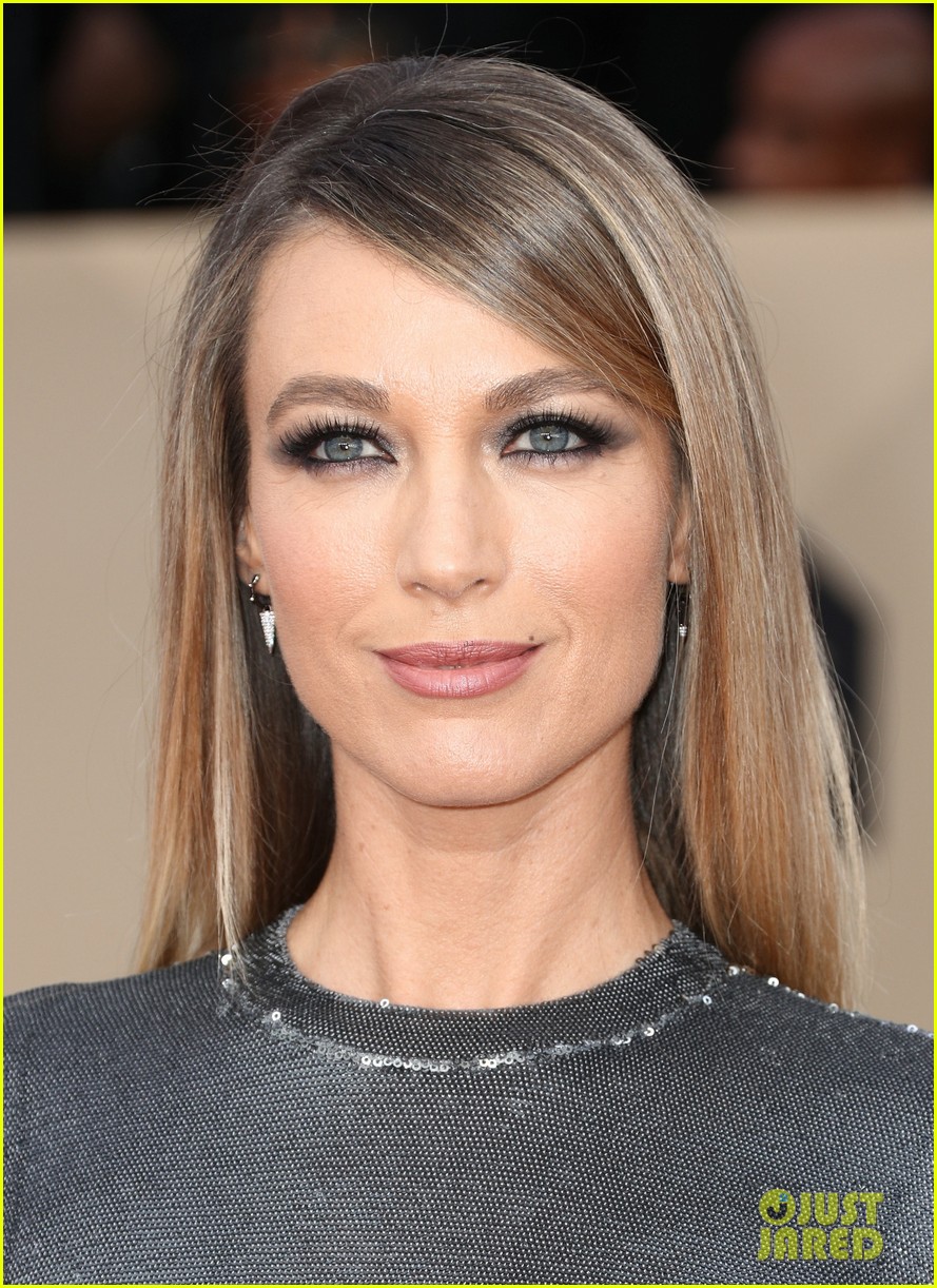 Allison Janney & Natalie Zea Hit Red Carpet in Look-Alike Looks at SAG ...
