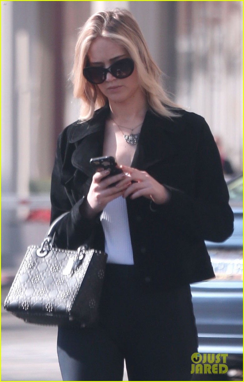 Photo: jennifer lawrence running errands in la 06 | Photo 4014048 ...