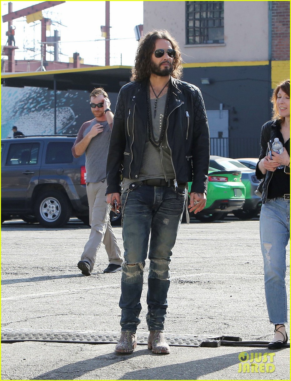 Dwayne Johnson & Russell Brand Hang Out on 'Ballers' Set: Photo 4013664 ...