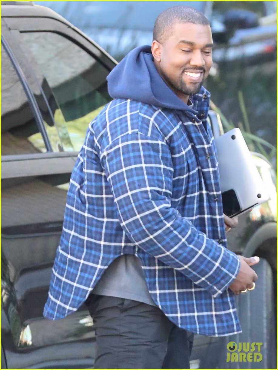 Kanye West Arrives at the Studio With a Smile!: Photo 4020168 | Kanye ...