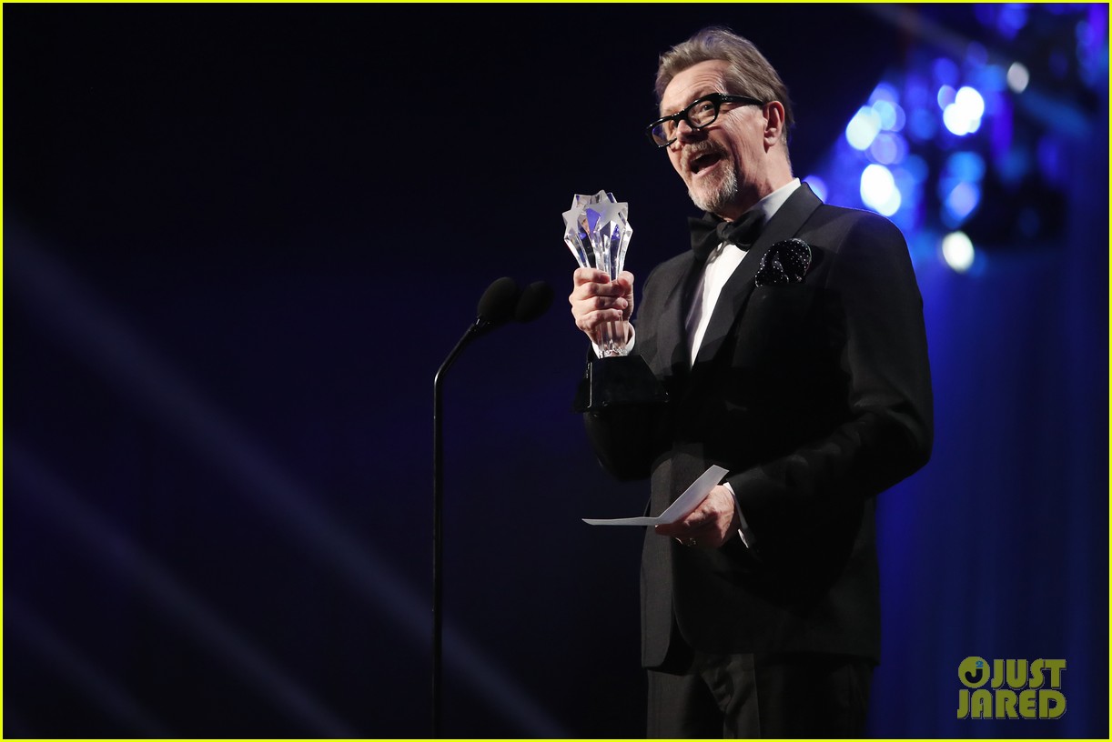 Gary Oldman Wins Best Actor for 'Darkest Hour' at Critics' Choice Awards 2018!: Photo 4013372 ...