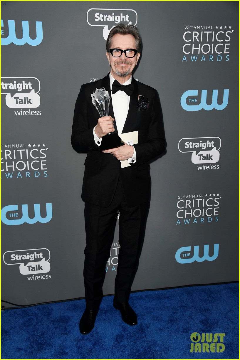 Gary Oldman Wins Best Actor for 'Darkest Hour' at Critics' Choice ...