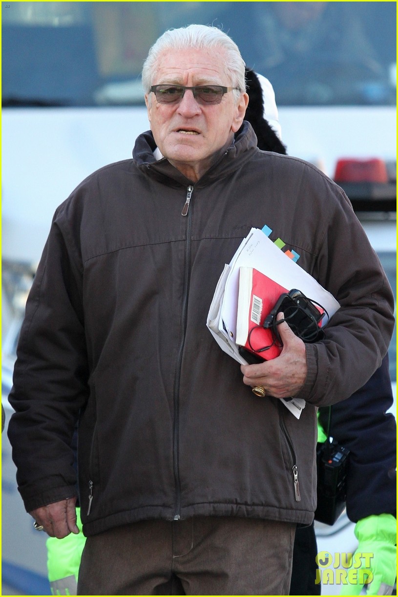 Robert De Niro Uses Crutches on 'The Irishman' Set: Photo 4015400 ...