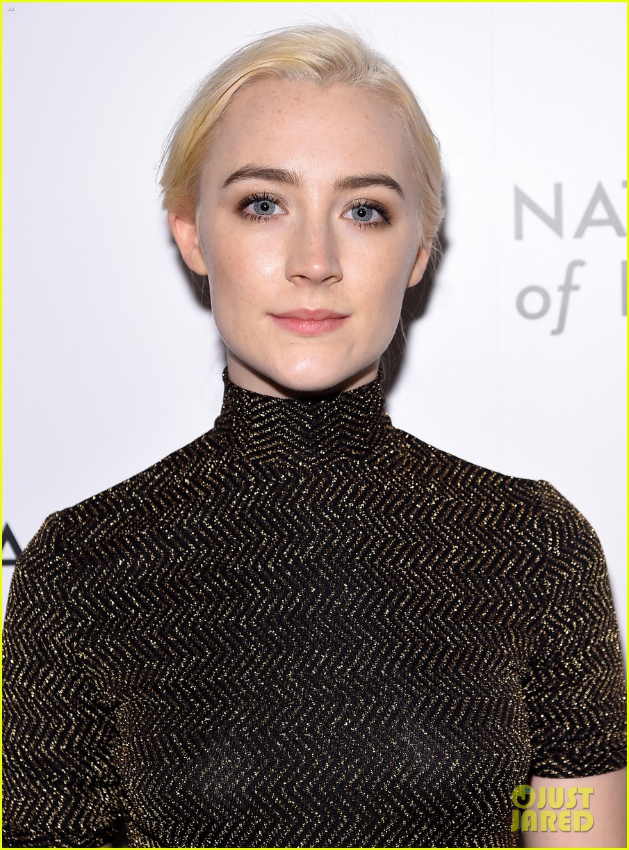Lady Bird's Saoirse Ronan Honors Laurie Metcalf at NBR Awards 2018 ...