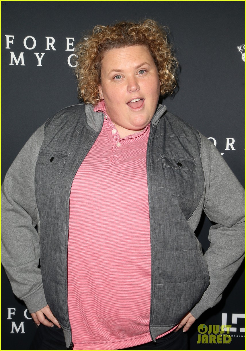 Jessica Rothe & Alex Roe Celebrate 'Forever My Girl' at WeHo Premiere ...