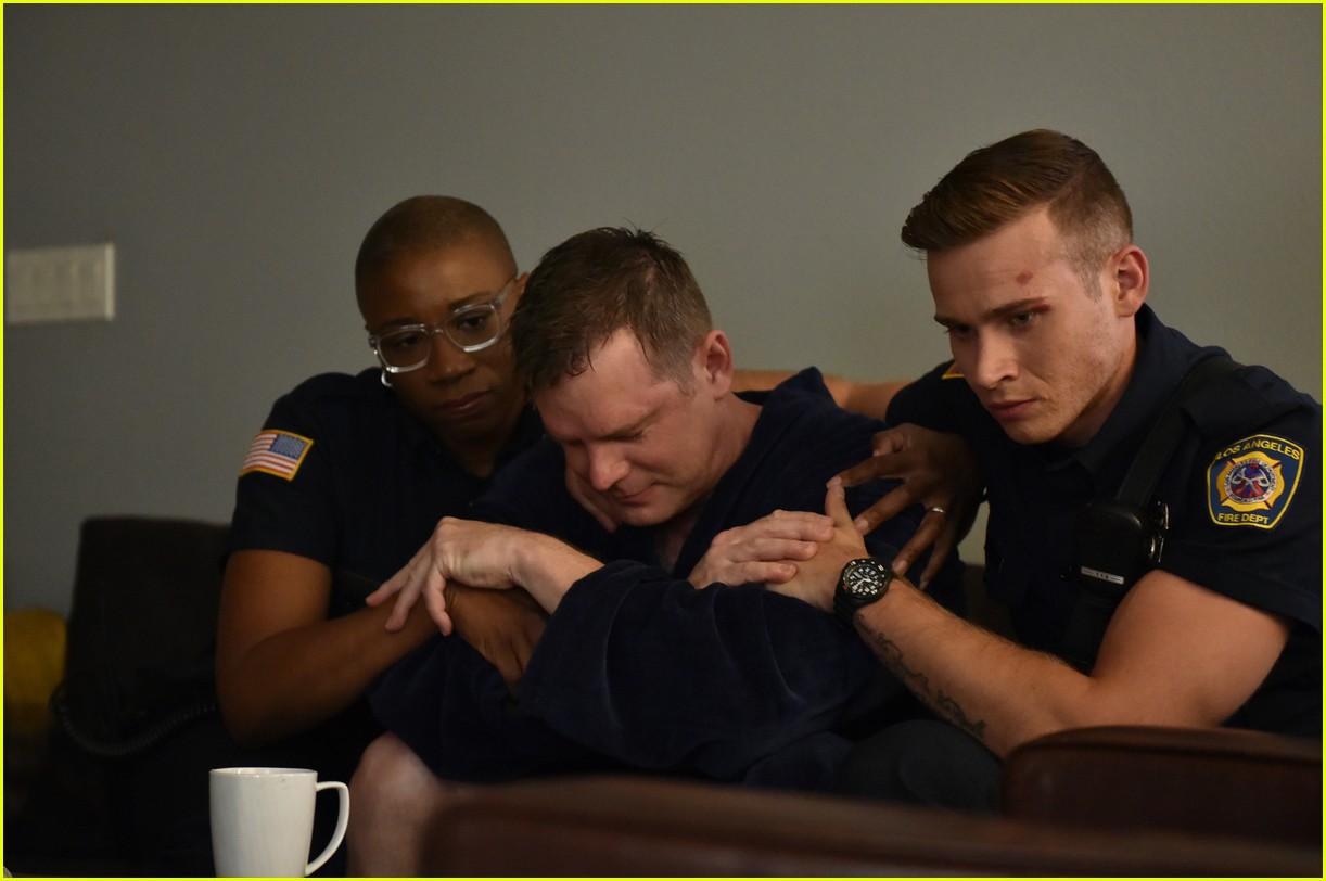 ‘9-1-1’ Actor Oliver Stark on His Eye Birthmark: It’s Not Herpes ...