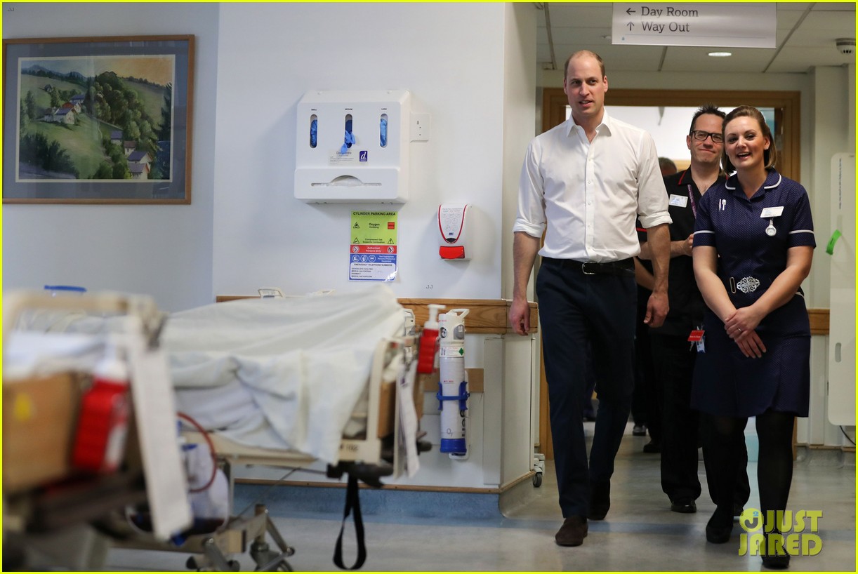 Prince William Scrubs in to Watch Robotic Surgery in London: Photo ...