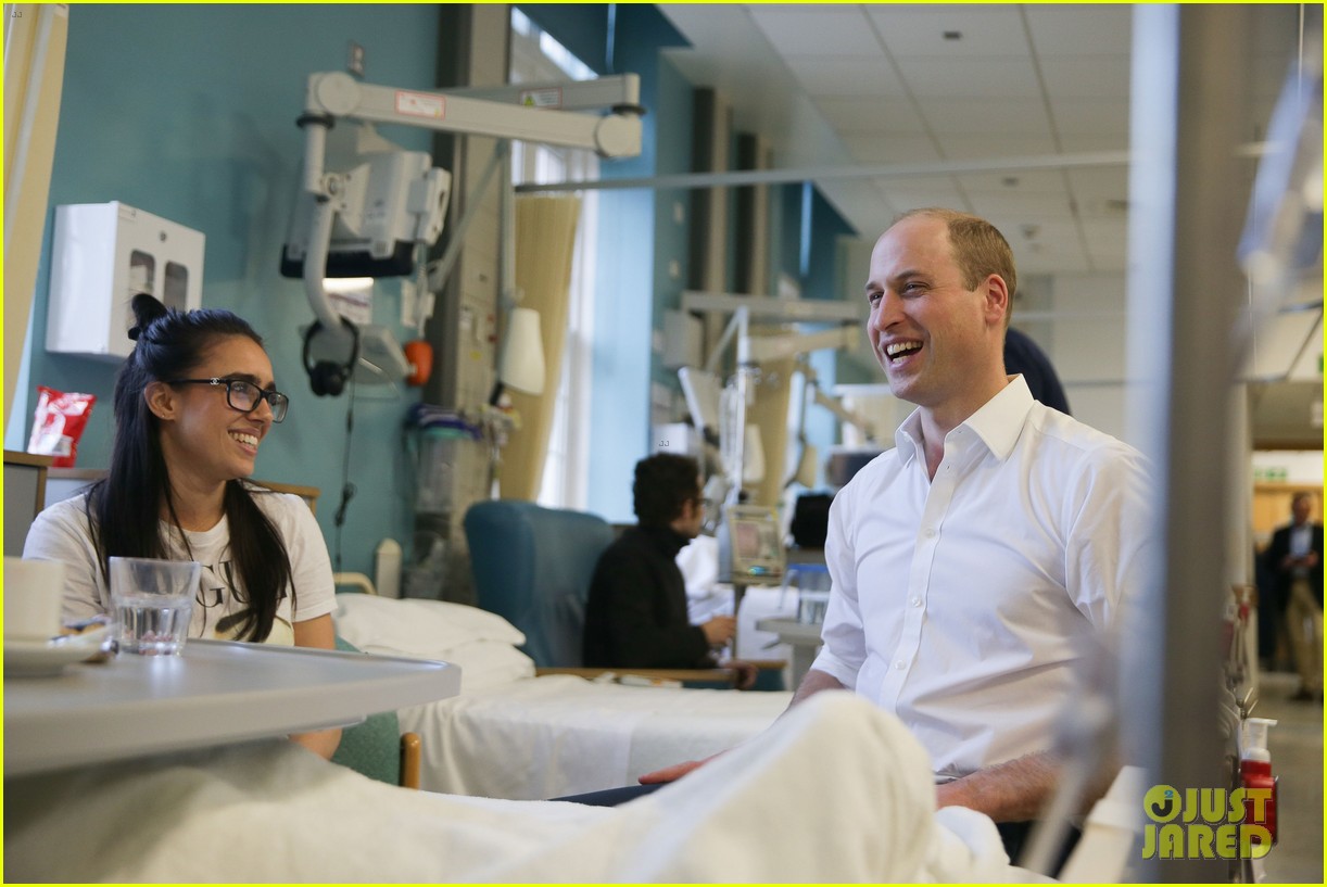 Prince William Scrubs in to Watch Robotic Surgery in London: Photo ...