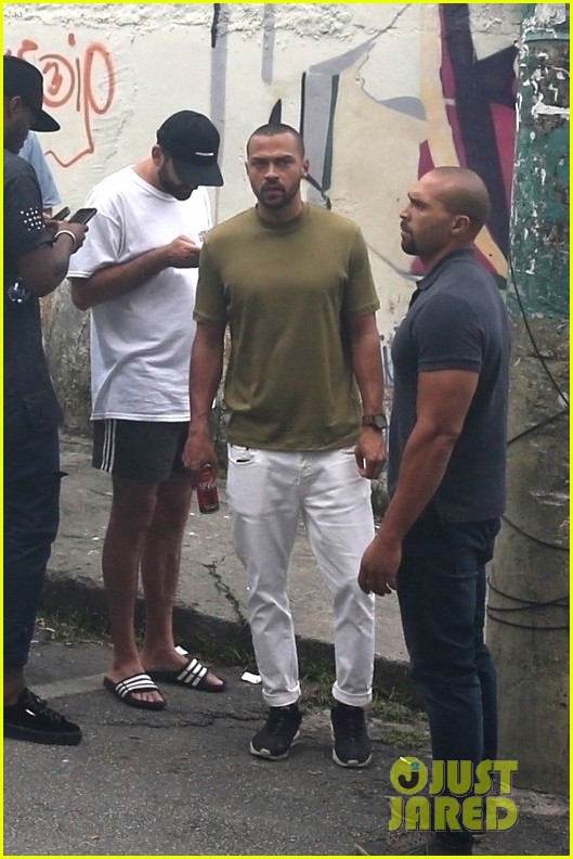 Jesse Williams Goes Shirtless, Bares Ripped Abs While Playing with Soccer in Rio!: Photo 4007705 ...