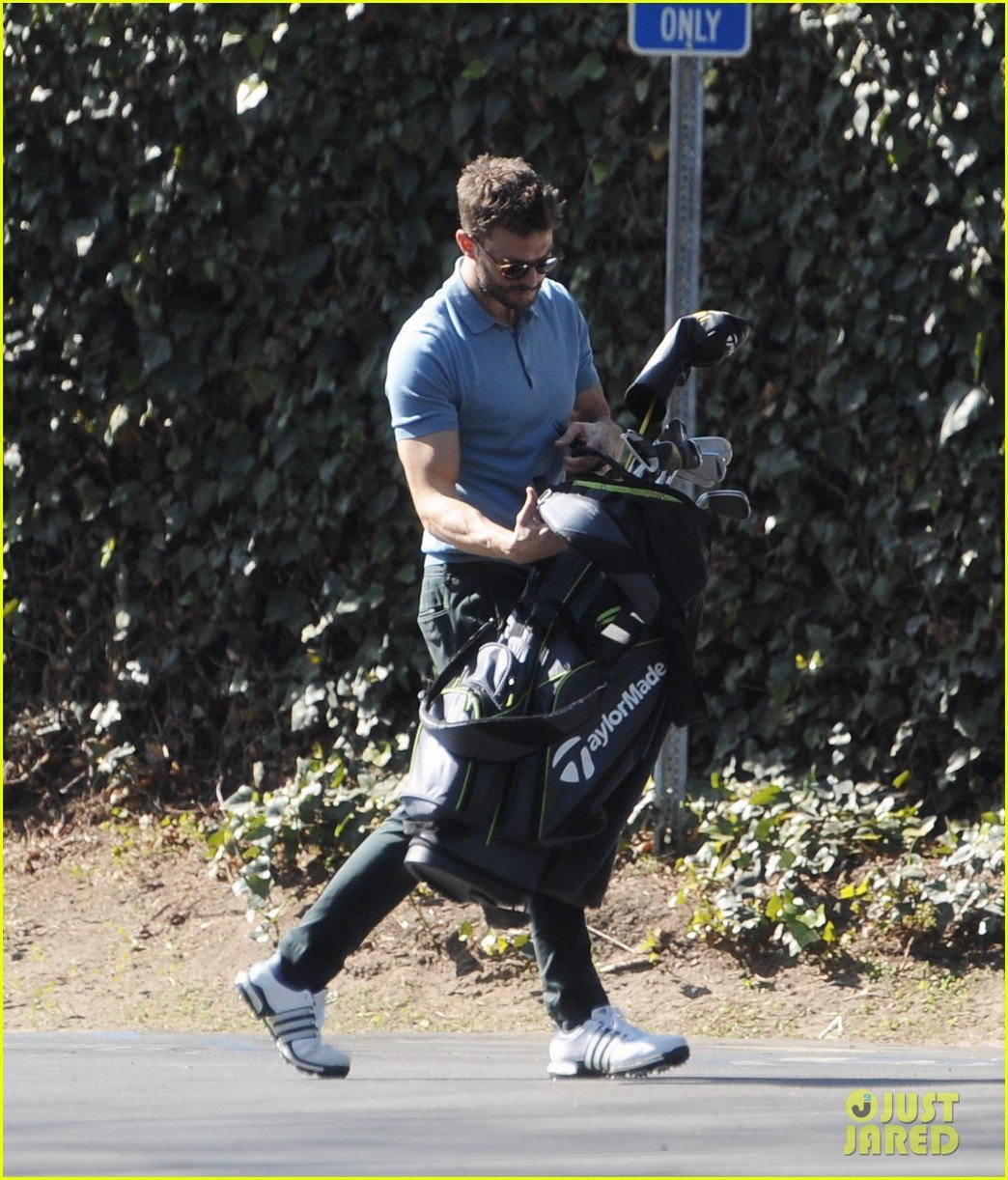 Jamie Dornan Flaunts His Biceps at the Driving Range!: Photo 4032447 ...