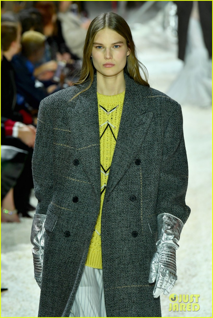 Calvin Klein Models Walk on Popcorn for NYFW Show!: Photo 4032772 ...