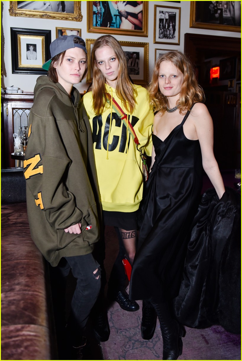Gigi & Bella Hadid Strike a Pose at Inez & Vinoodh Pop-Up Store Event!: Photo 4032354 | 00, Liya ...