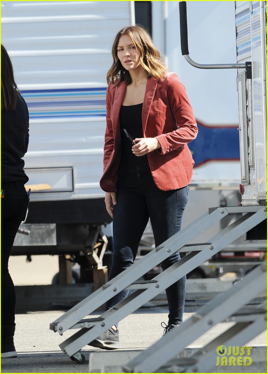 Katharine McPhee Spends Time with Her Dogs on 'Scorpion' Set: Photo ...
