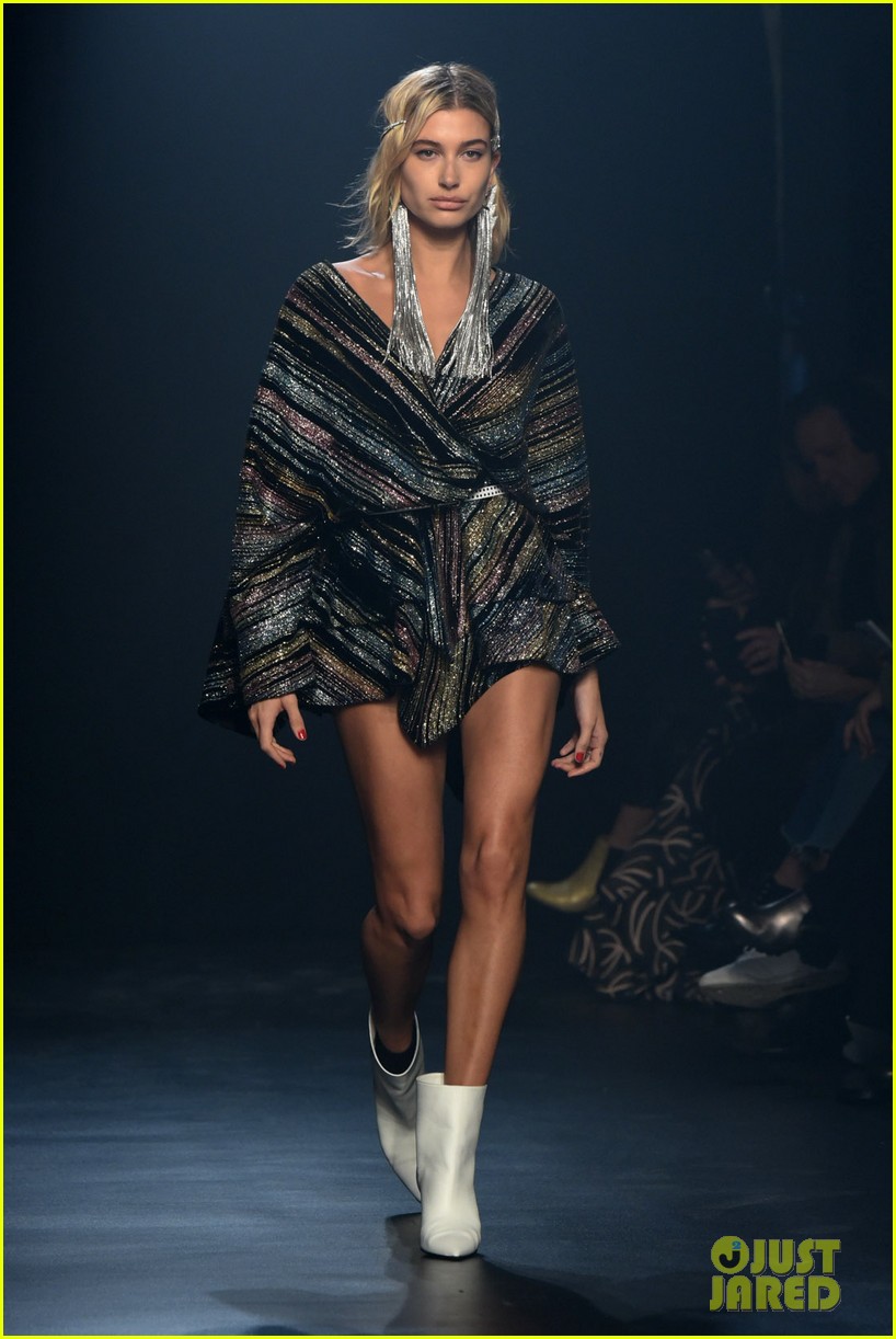 Naomi Watts & Natalia Dyer Watch Hailey Baldwin Walk in NYFW Show ...