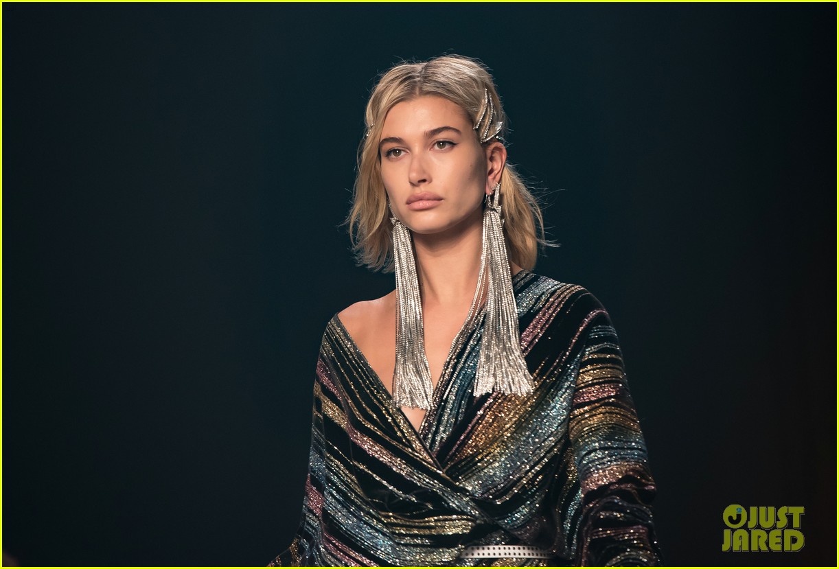 Naomi Watts & Natalia Dyer Watch Hailey Baldwin Walk in NYFW Show ...