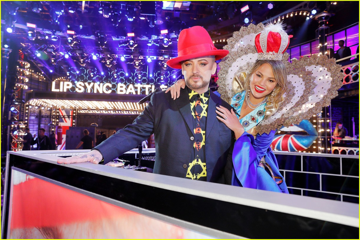 Charli XCX Dresses Up Like Ed Sheeran for 'Lip Sync Battle': Photo ...