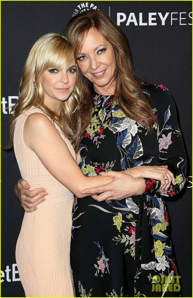 Anna Faris & Allison Janney Celebrate 'Mom' at Paleyfest 2018: Photo ...