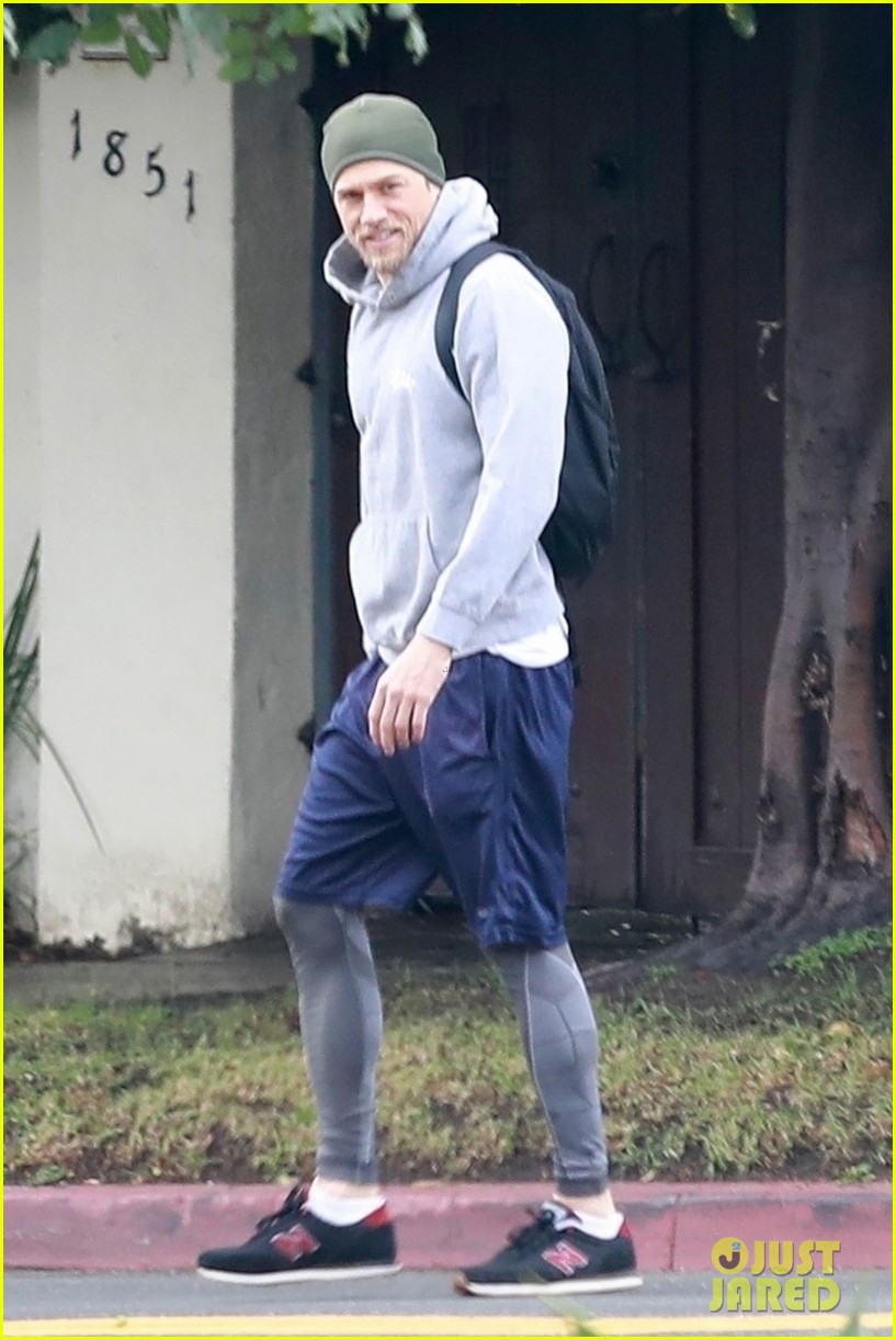 Charlie Hunnam Kicks Off His Day at the Gym in Hollywood!: Photo ...