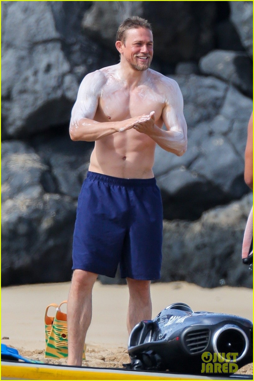 Shirtless Charlie Hunnam Puts On Sunscreen at the Beach in These Hot ...