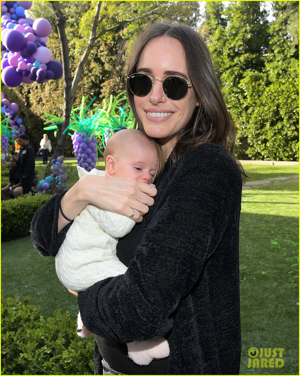 Jaime King, Emma Roberts, & Selma Blair Join In on the Easter Egg Fun ...