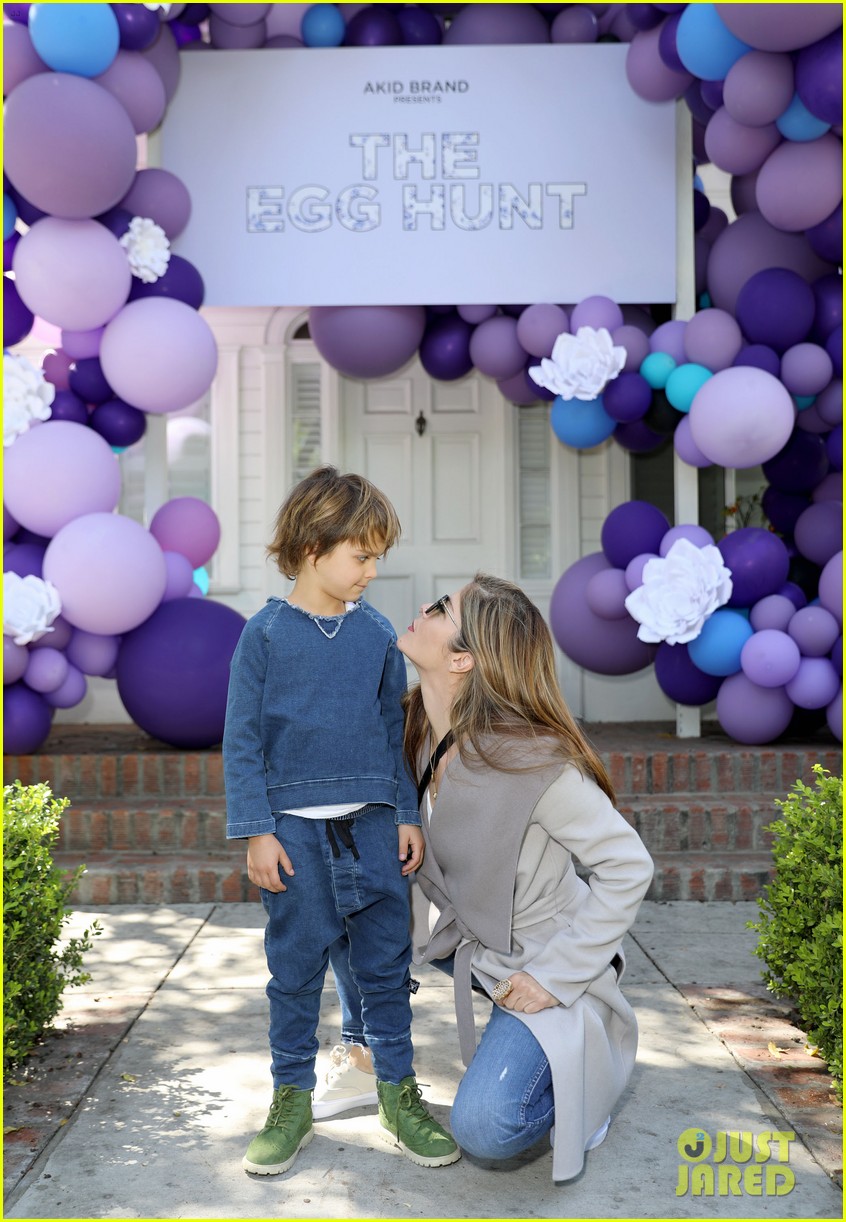 Jaime King, Emma Roberts, & Selma Blair Join In on the Easter Egg Fun ...