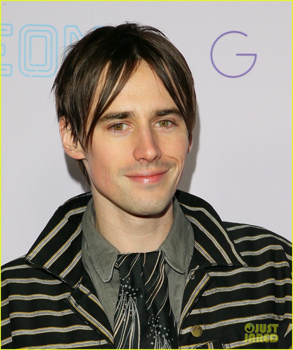 Zoe Kravitz, John Cho, & Lola Kirke Premiere 'Gemini' in LA: Photo ...