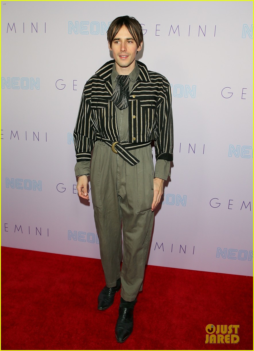 Zoe Kravitz, John Cho, & Lola Kirke Premiere 'Gemini' in LA: Photo ...