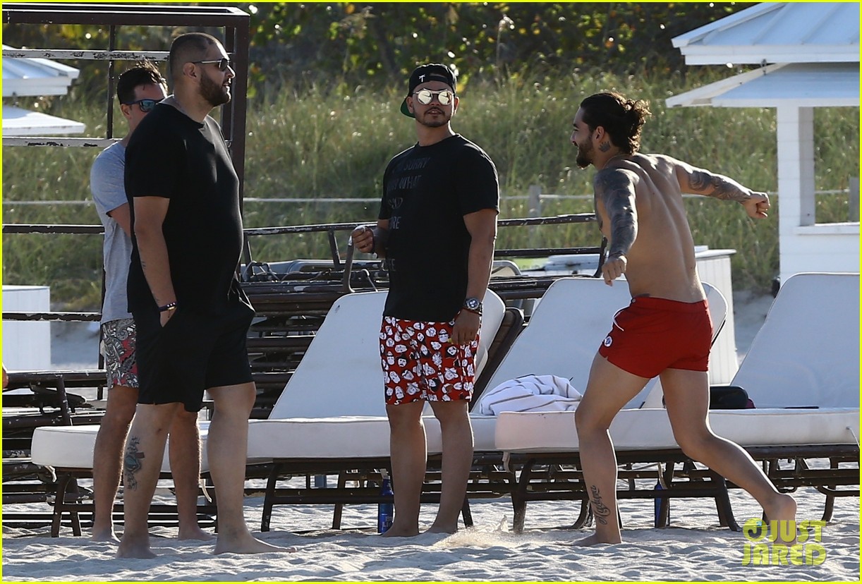 Maluma & Prince Royce Go Shirtless on Vacation in Miami!: Photo 4052237 ...