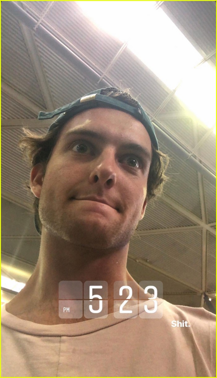 Margot Robbie's Brother Jokingly Shades Her After Oscars Loss: Photo ...