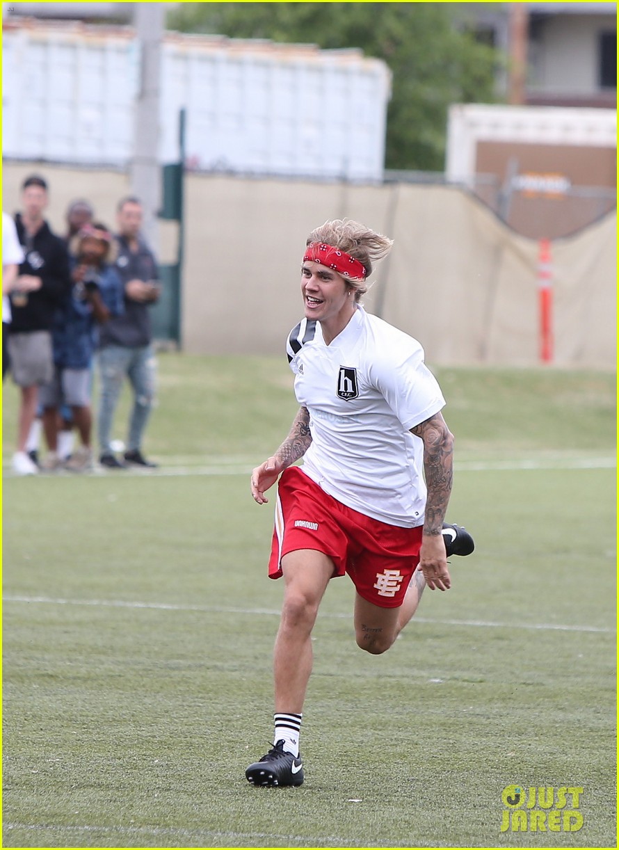 Justin Bieber Puts His Long Blonde Locks on Display During Soccer Game ...