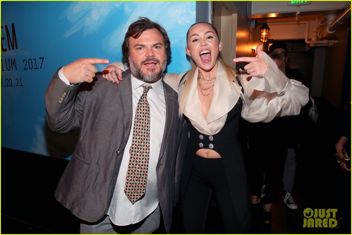 Miley Cyrus Attends My Friend's Place Charity Gala in LA: Photo 4061365 ...