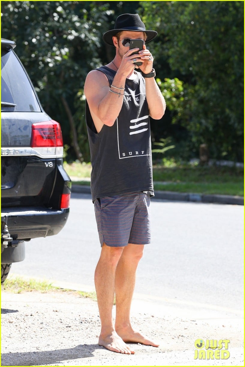 Chris Hemsworth & Matt Damon Bring Their Families Together in Australia ...