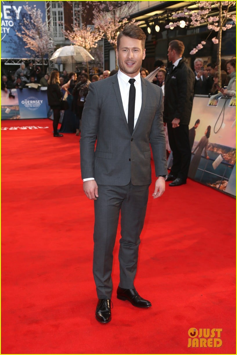 Downton Abbey's Lily James & Jessica Brown Findlay Reunite to Premiere ...